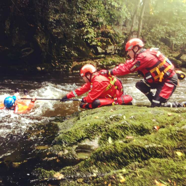 DEFRA Module 2 – Water & Flood First Responder – Square Knot